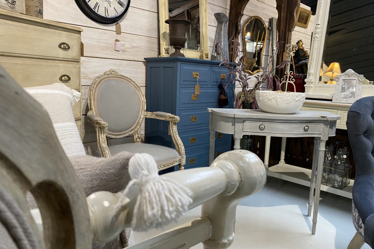 HUDSON’S Home & Antiques – Antiques. Interiors. Café.